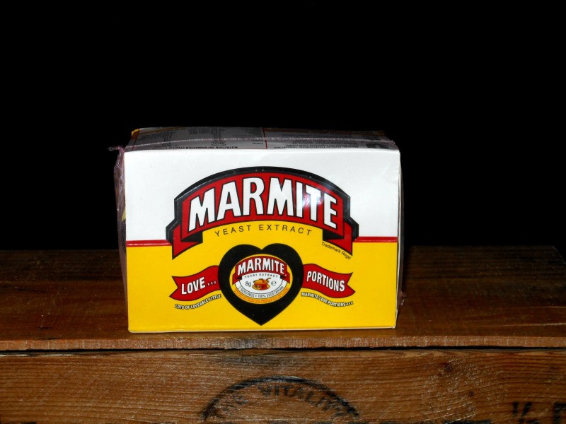 8g Individual Heart Shape Box (Close-up) – Marmite Museum